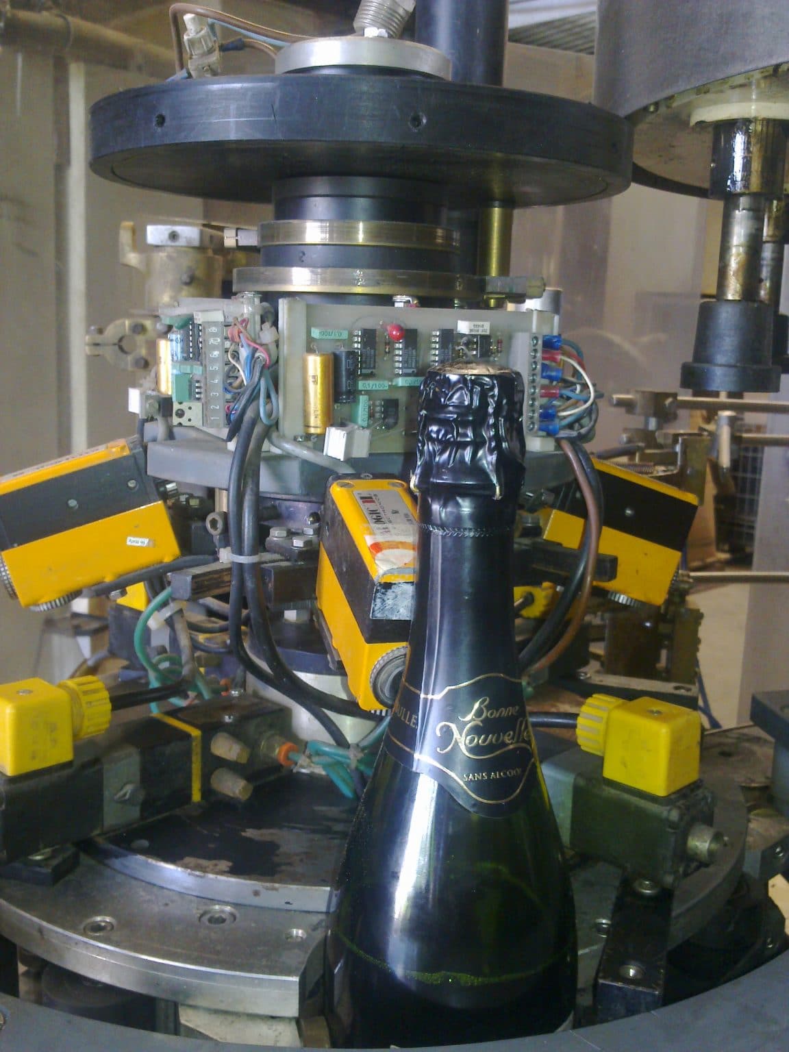 56 – Etiqueteuse rotative 6 têtes à 2 postes d’étiquetage à colle ...