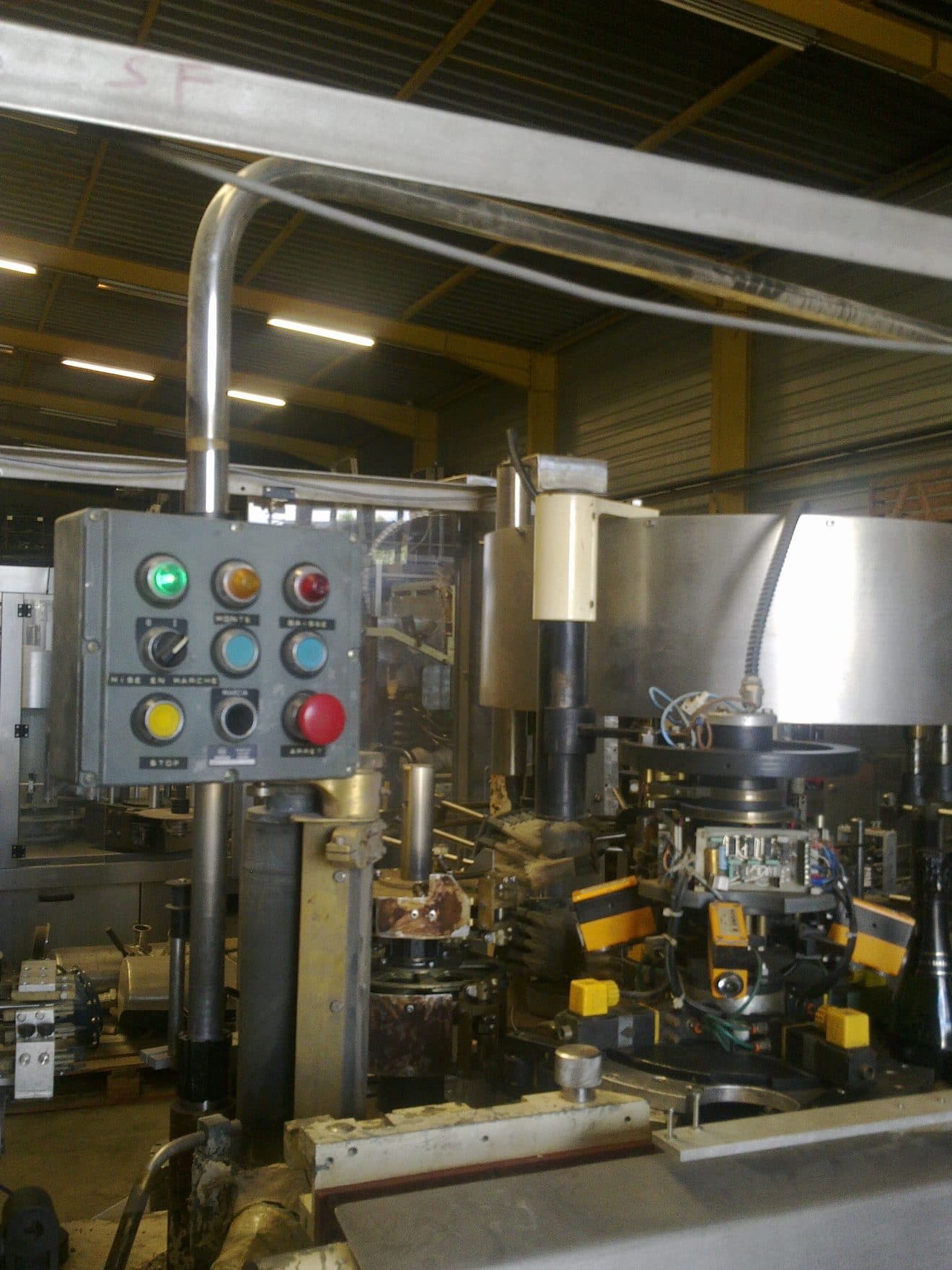 56 – Etiqueteuse rotative 6 têtes à 2 postes d’étiquetage à colle ...